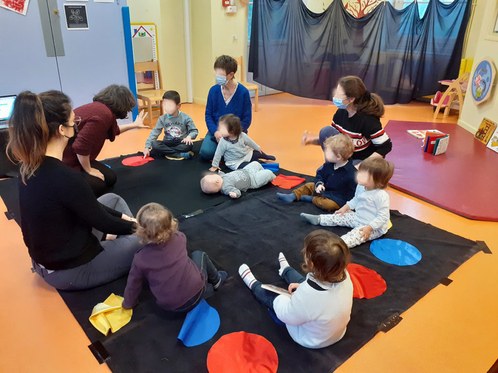 Exploration sensorielle : Le sens des couleurs - des Regards en Miroir