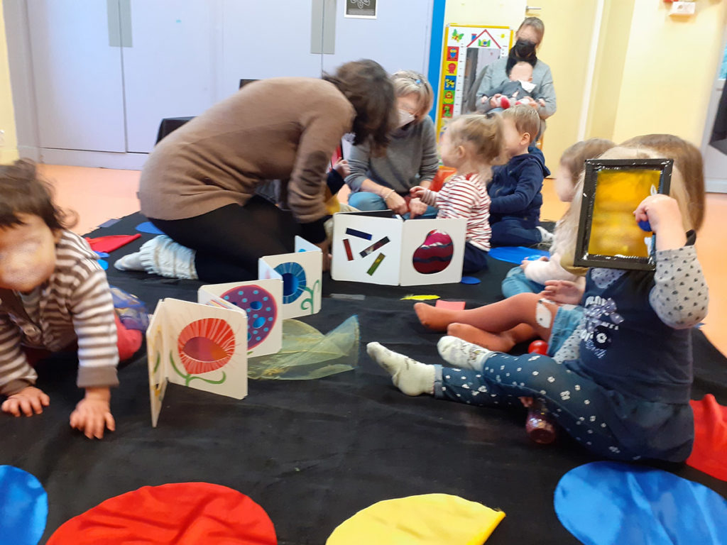 Exploration sensorielle : Le sens des couleurs - des Regards en Miroir
